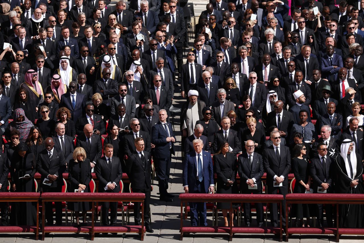 Pope Francis reaches final resting place as 250,000 attend funeral ...
