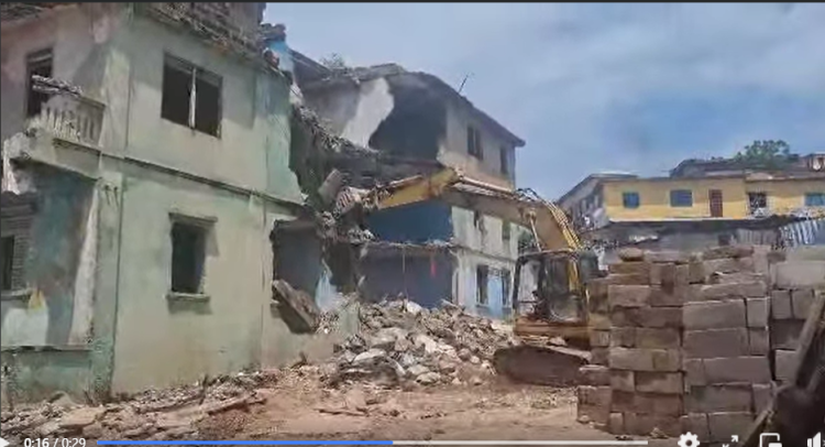 Cape Coast authorities begin demolition of weak structures after fatal ...